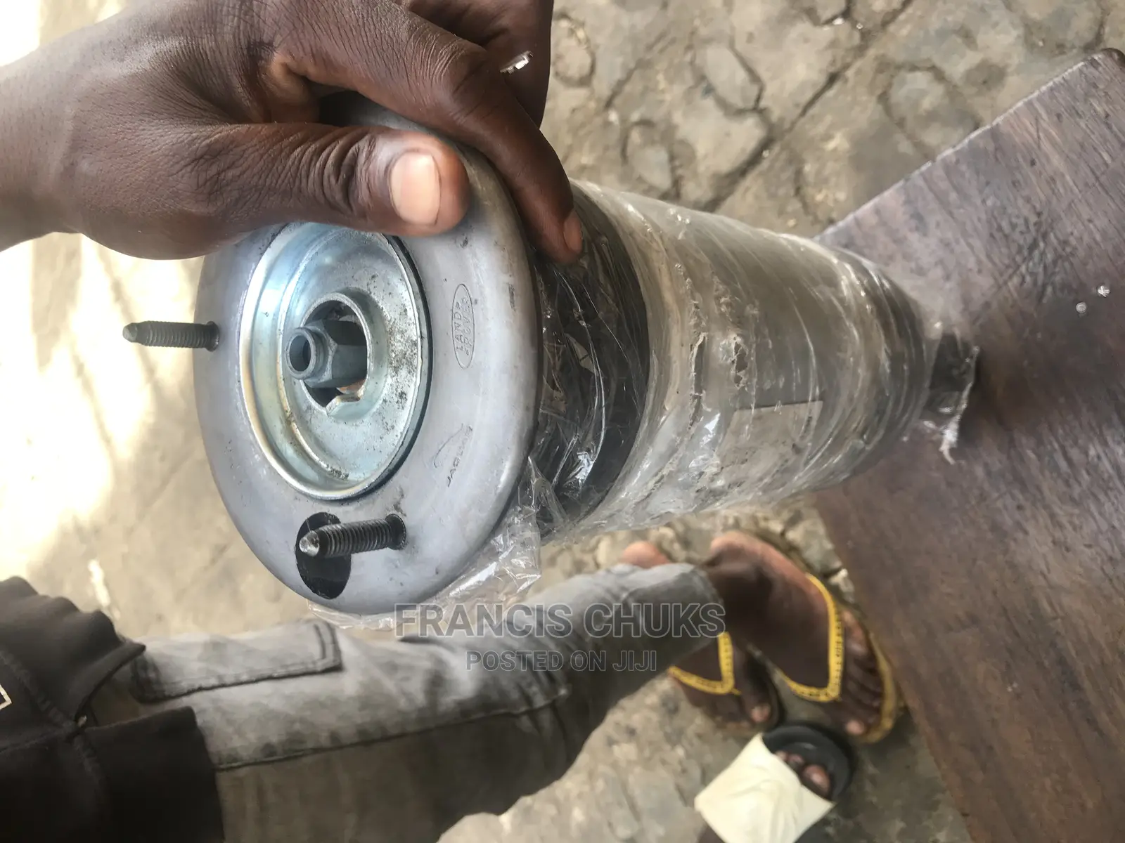 One Side of Balloon Shock Absorber for Range Rover Velar in Mushin ...