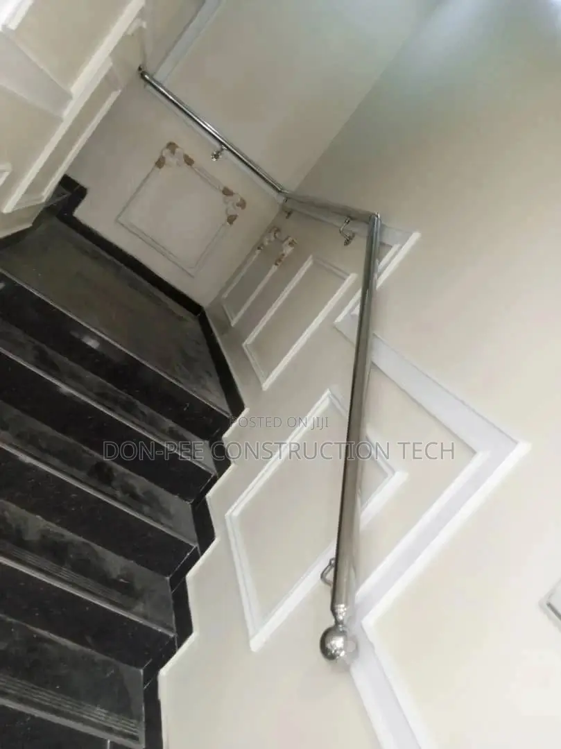 Frameless Glass Handrails in Central Business District - Children's ...