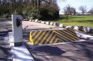 3 Metres Rising Kerb Road Blocker Access Control Security Sy in Port ...
