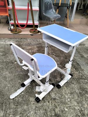 Student Reading Table and Chairs in Central Business District ...