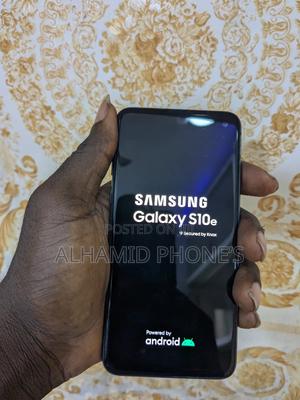 Samsung Galaxy S10e 128 GB Blue in Ikorodu - Mobile Phones, Hammed Ajisebutu | Jiji.ng