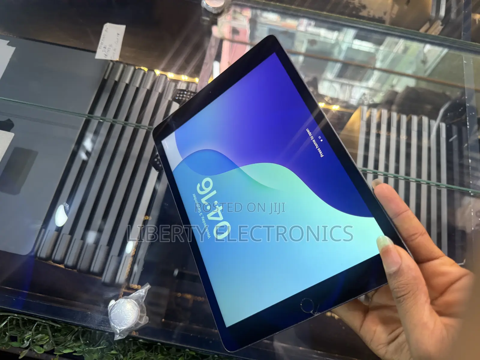 Apple iPad Air 32 GB Black in Gwarinpa - Tablets, Liberty Electronics ...