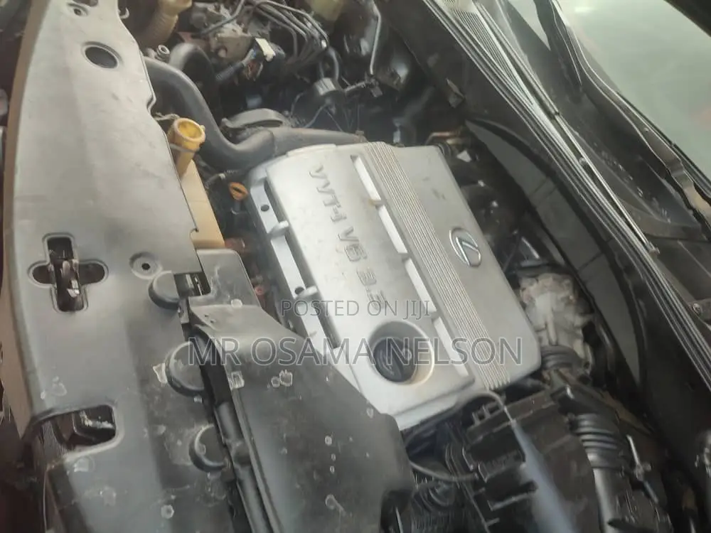 Lexus RX 330 2005 Silver in Benin City - Cars, Mr Osama Osemwota | Jiji.ng