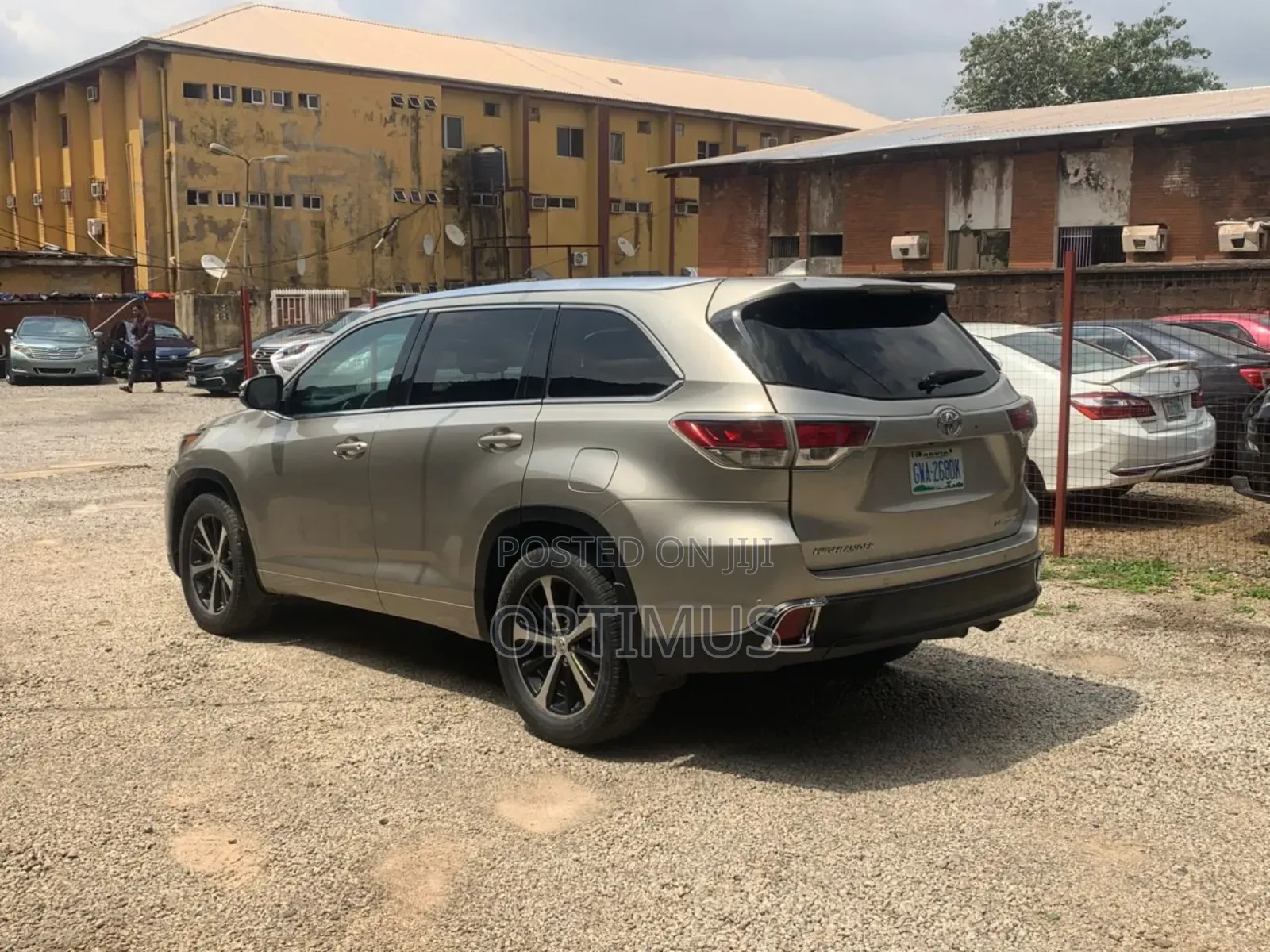 Toyota Highlander Limited 4dr SUV AWD (3.5L 6cyl 6A) 2015 Gold in Garki ...