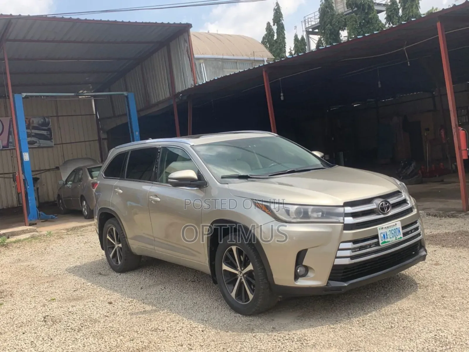 Toyota Highlander Limited 4dr SUV AWD (3.5L 6cyl 6A) 2015 Gold in Garki ...
