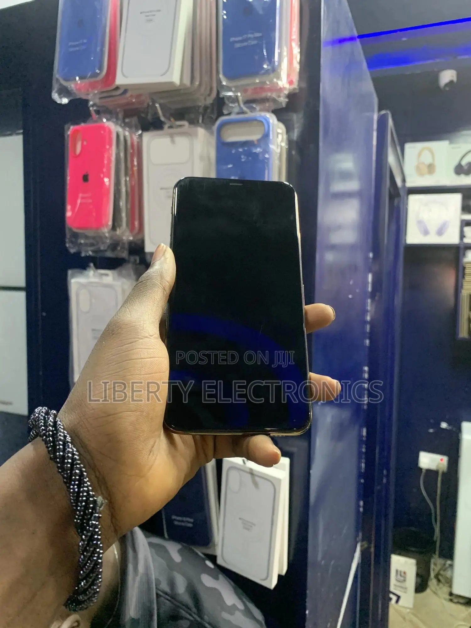 Apple iPhone 11 Pro Max 256 GB Gold in Wuse 2 - Mobile Phones, Liberty Electronics | Jiji.ng