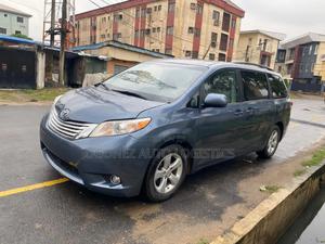 Toyota Sienna LE 7-Passenger 4dr Minivan AWD (3.5L 6cyl 6A) 2015 Blue ...