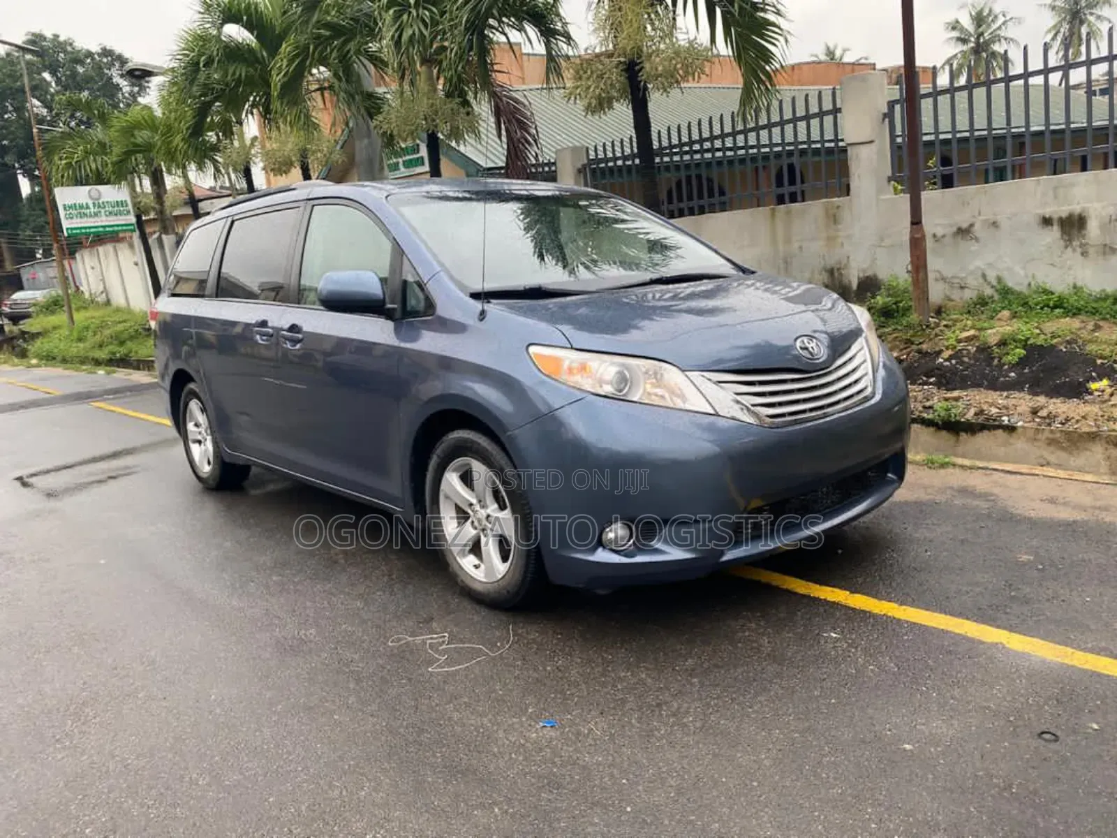 Toyota Sienna LE 7-Passenger 4dr Minivan AWD (3.5L 6cyl 6A) 2015 Blue ...