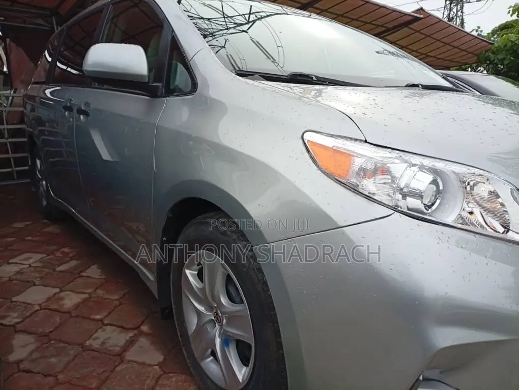 Toyota Sienna LE AWD 2020 Silver in Ajah - Cars, Anthony Shadrach | Jiji.ng