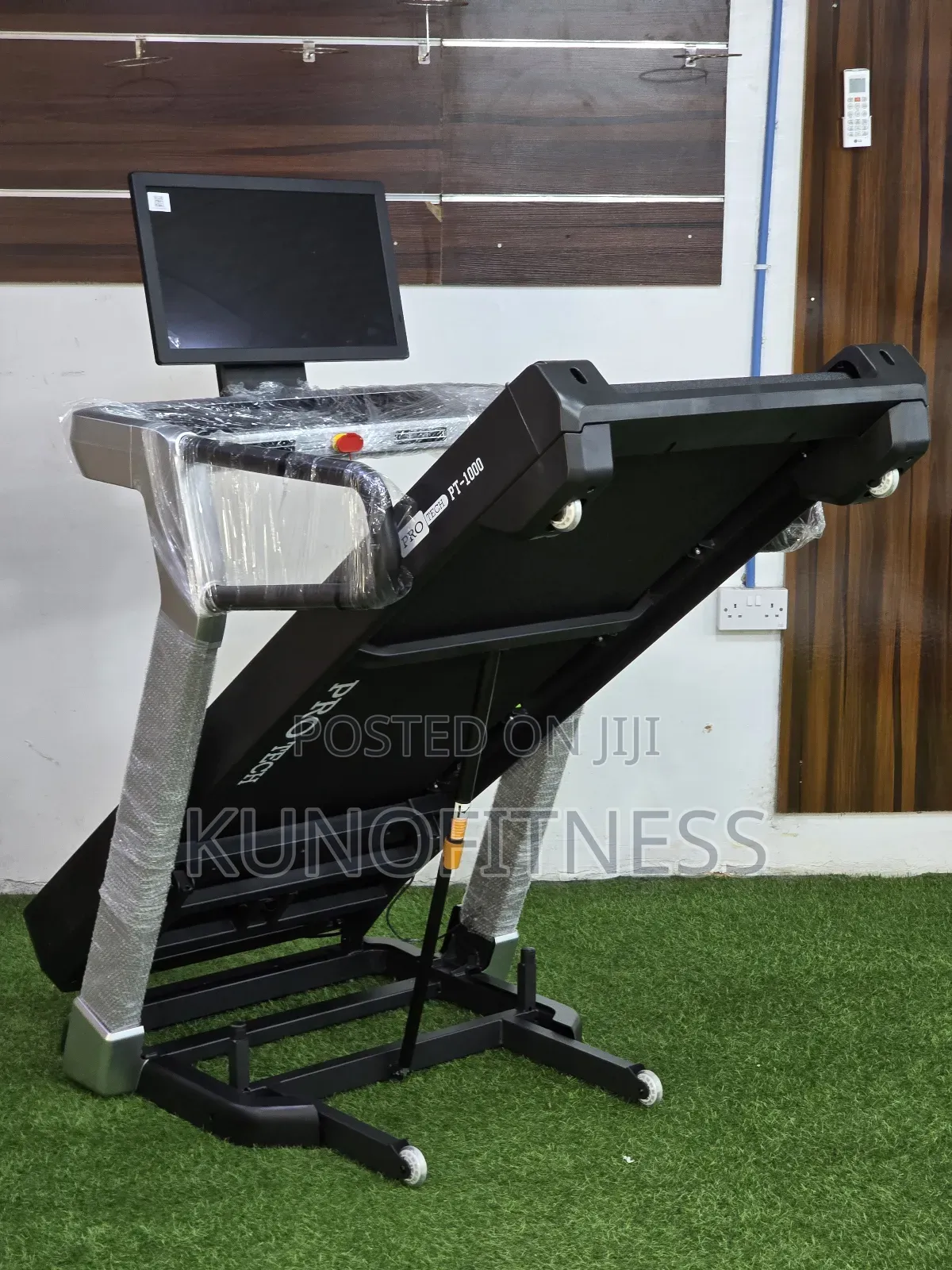 Luxury Pro Tech Treadmill - 32 Auto Incline - 21.5" Display for sale ...