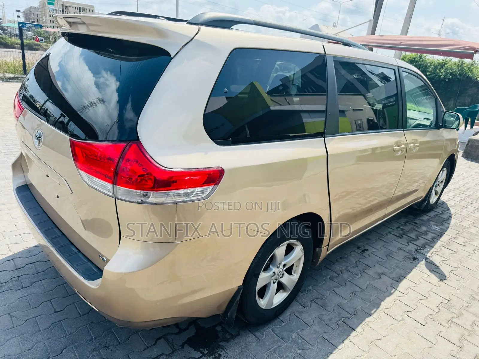 Toyota Sienna LE 7 Passenger 2011 Gold in Lekki - Cars, Chibuike Okoro ...