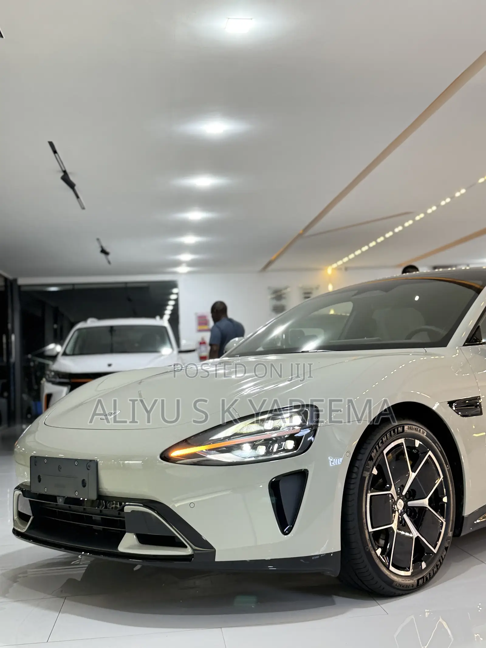 New Xiaomi SU7 Max EV AWD 2025 Beige in Central Business District ...