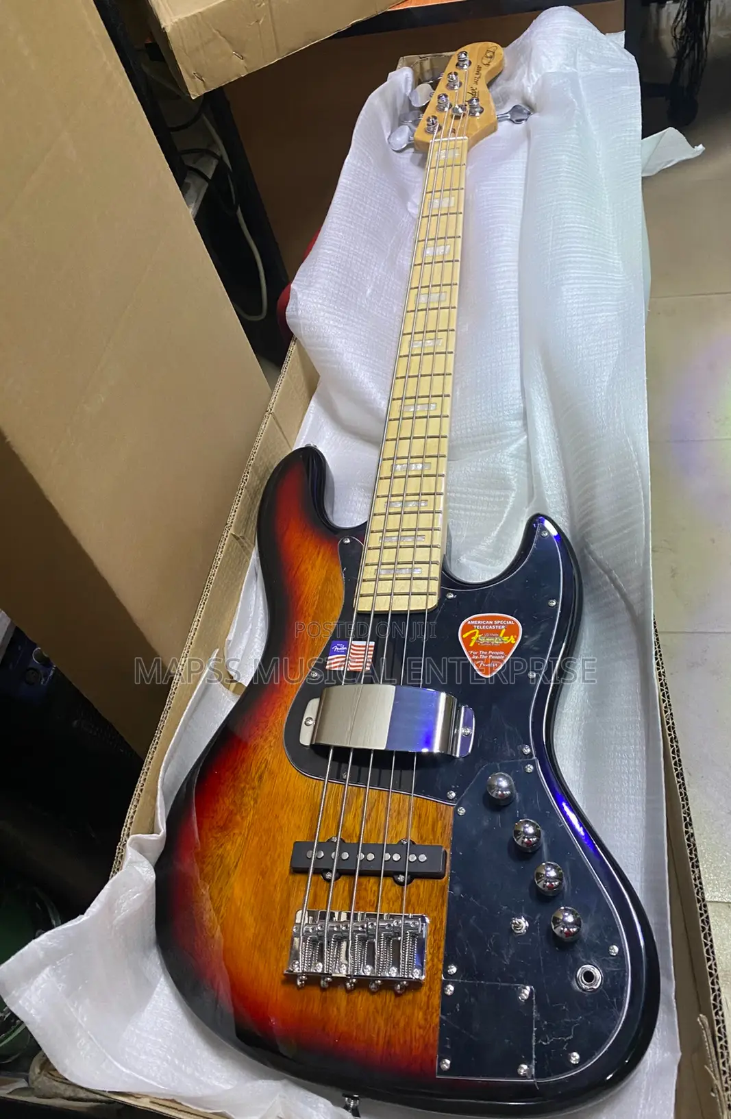 Fender Squier Series Active Jazz Bass V. in Ojo - Musical Instruments ...