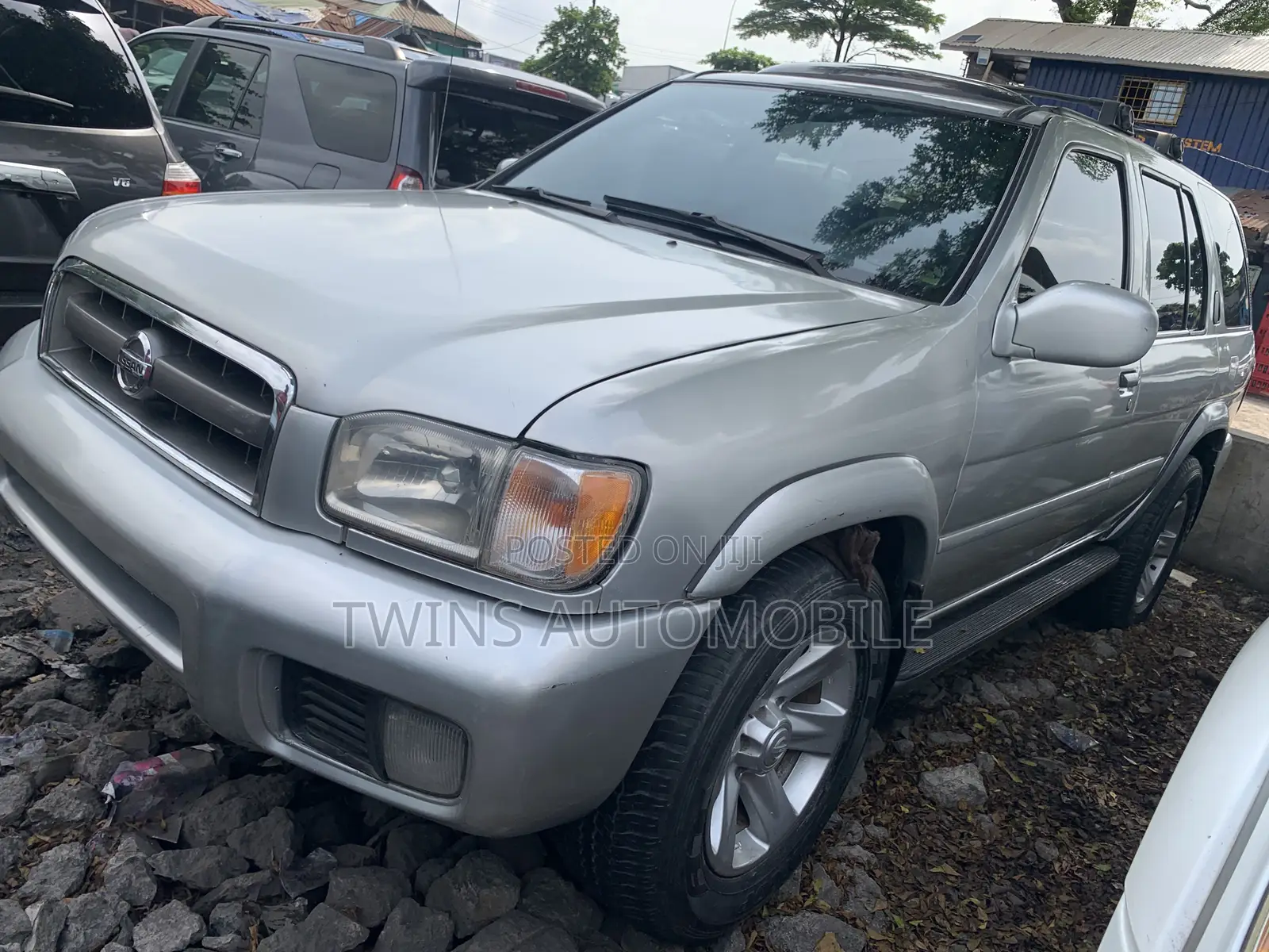 Nissan Pathfinder LE Platinum 4x4 2004 Silver for sale - TWINS ...