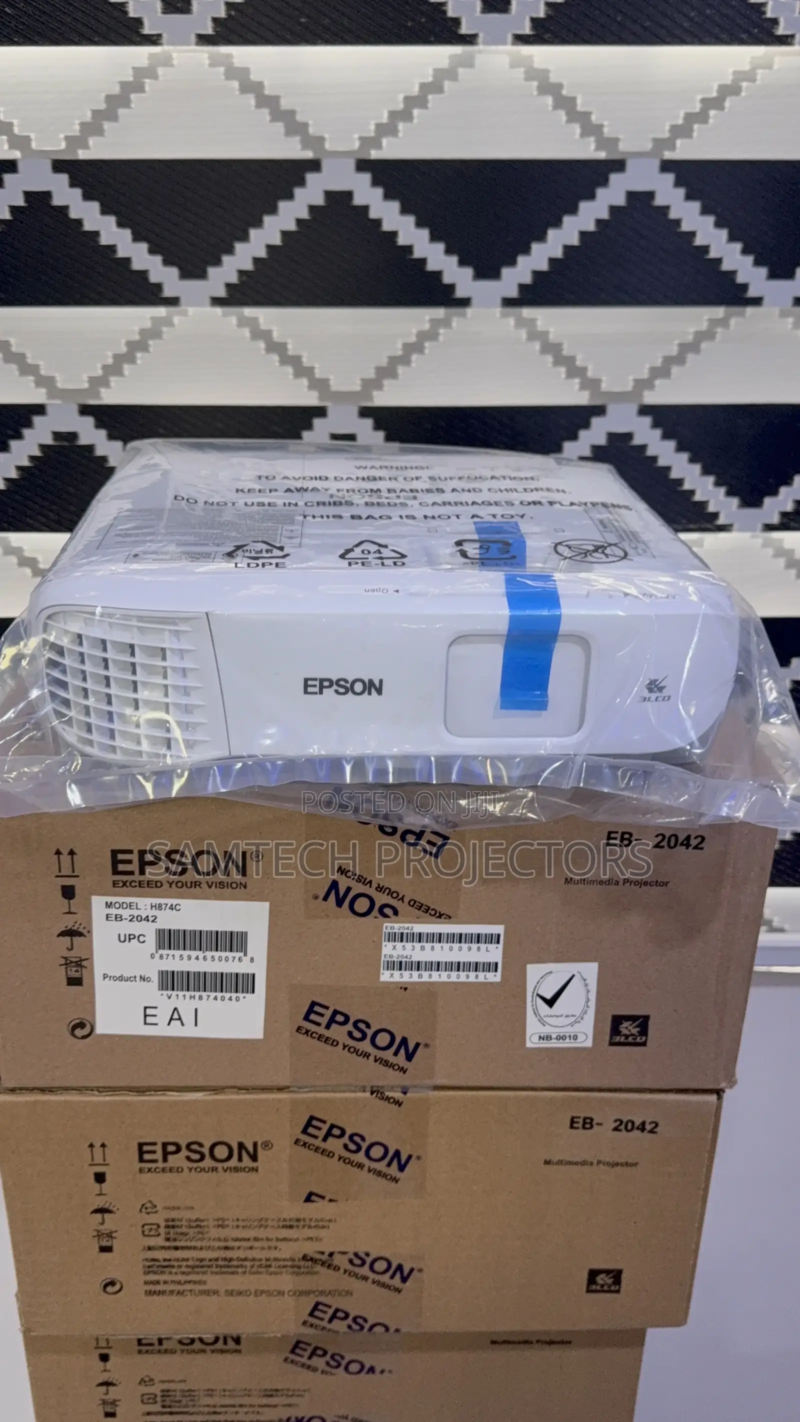 New Epson Projector Excels In Meeting Rooms,Home Cinema,Churches.Etc in ...