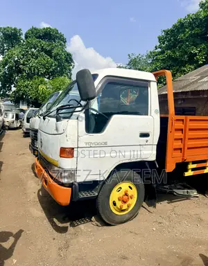 Toyota Dyna 200 Long Frame 2rz Engine 13f in Abule Egba - Trucks ...