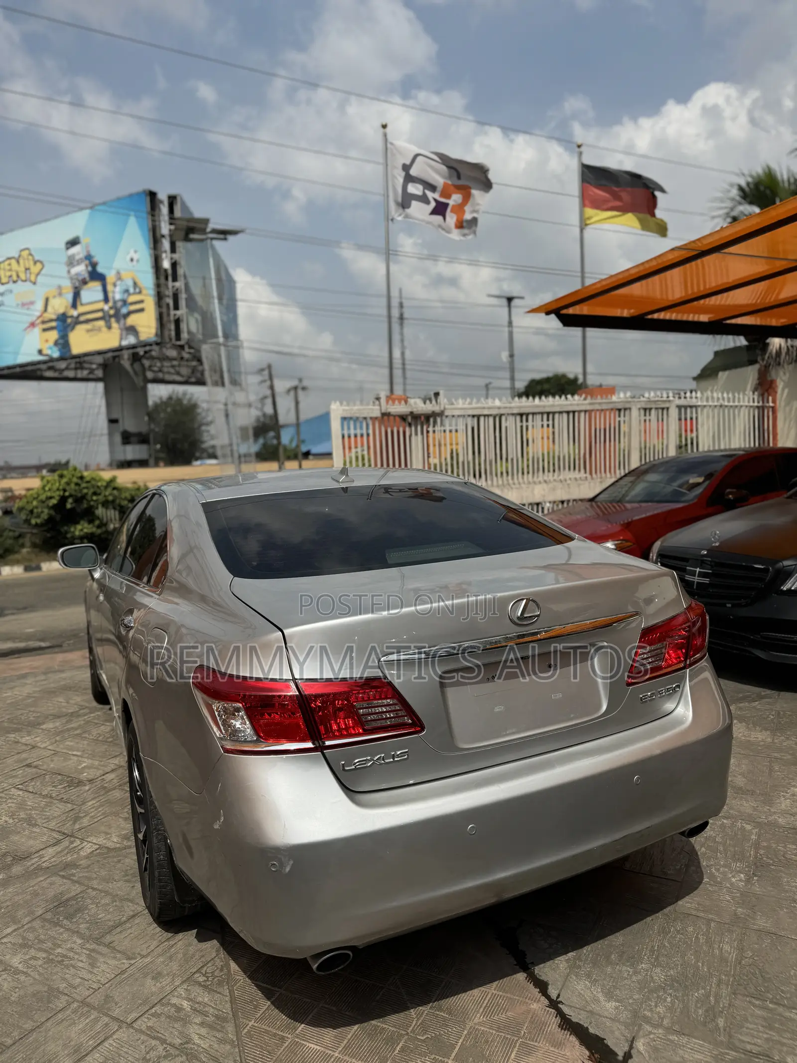 Lexus ES 350 2010 Silver in Ikeja - Cars, Remmymatics Automobile | Jiji.ng