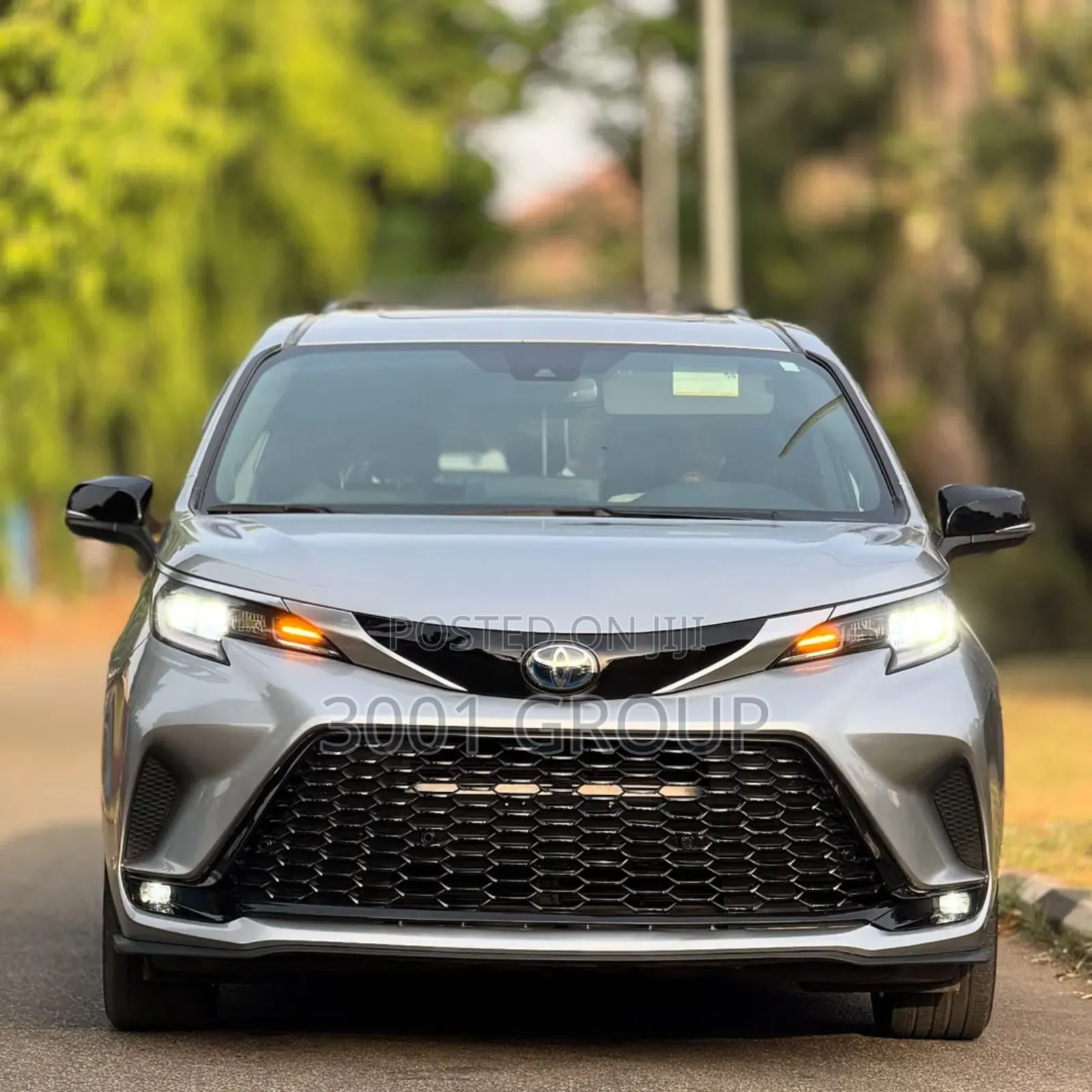 Toyota Sienna XSE AWD 7-Passenger 2023 Gray in Central Business ...