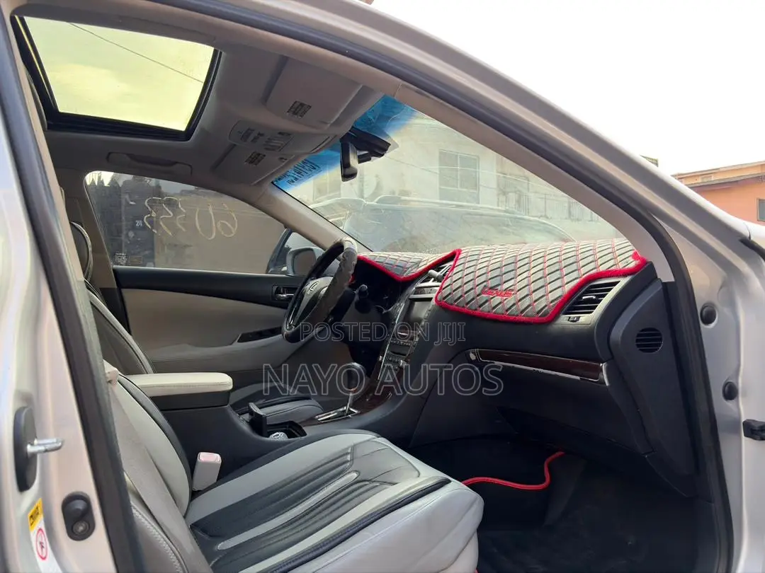 Lexus ES 350 2010 Silver in Ogba - Cars, Nayo Autos | Jiji.ng