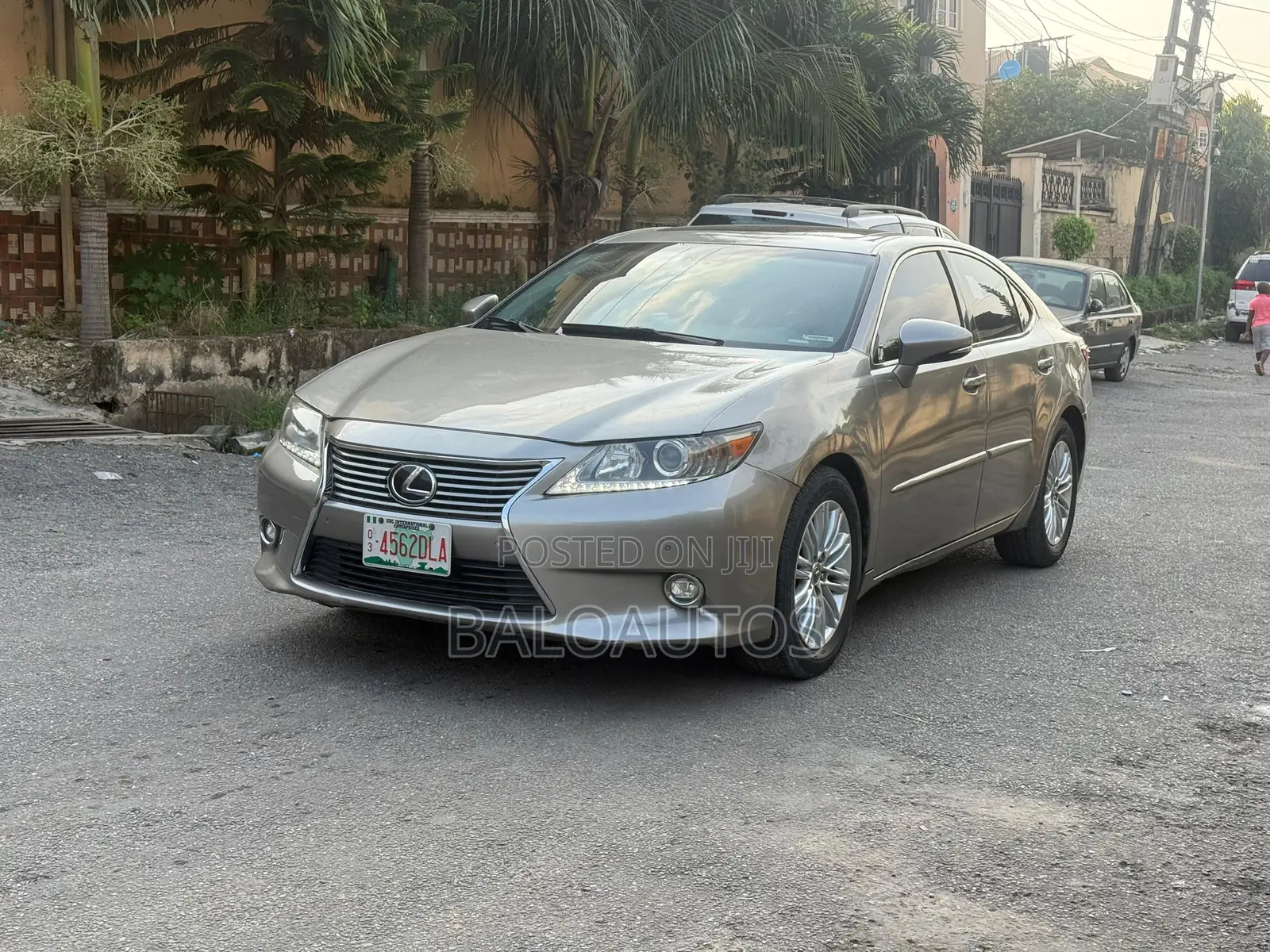 Lexus ES 350 FWD 2015 Gold in Ogba - Cars, Baloemmy Auto’s | Jiji.ng