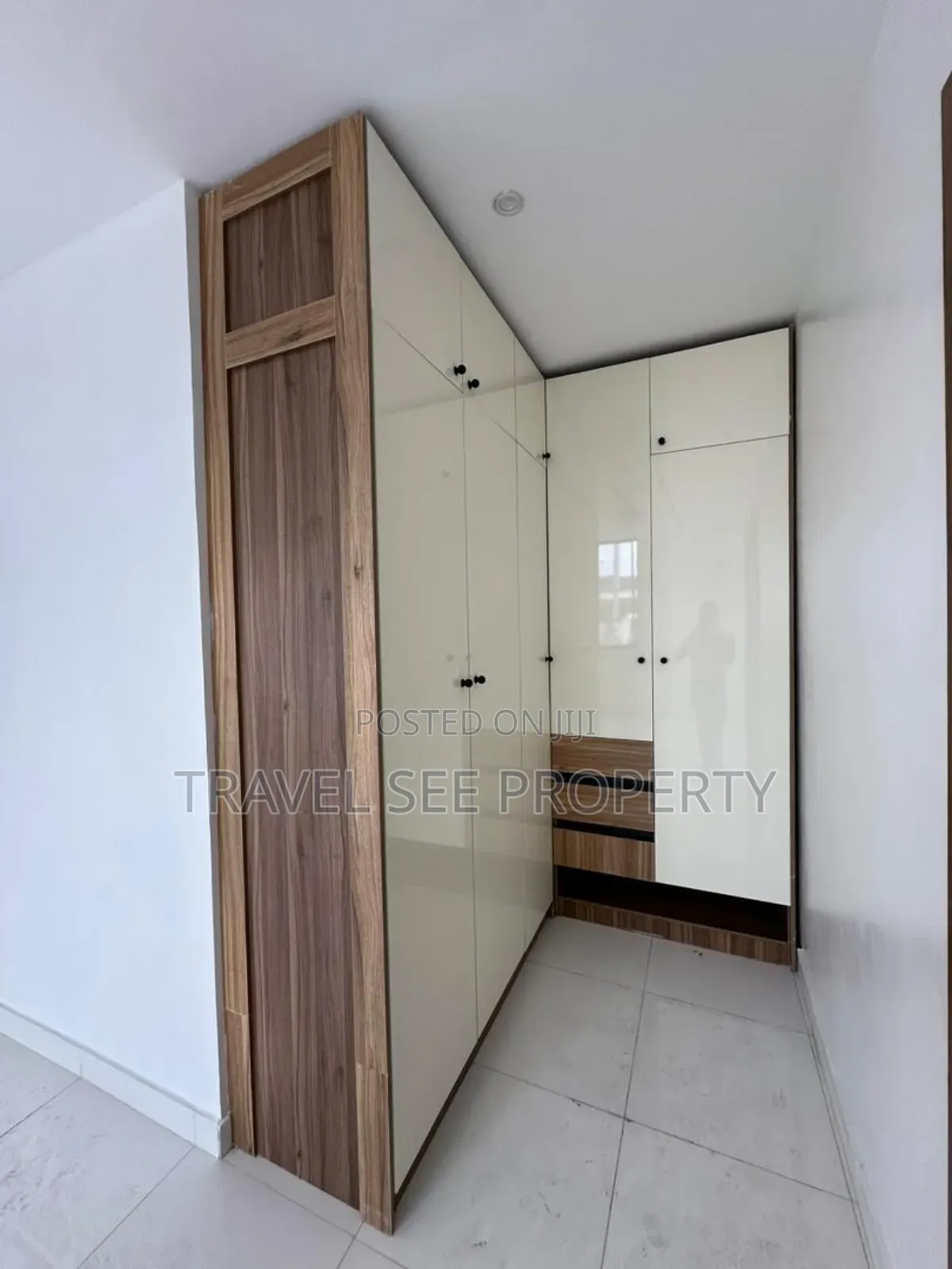 Furnished 2bdrm Block of Flats in Private Estate Oniru for sale in ...