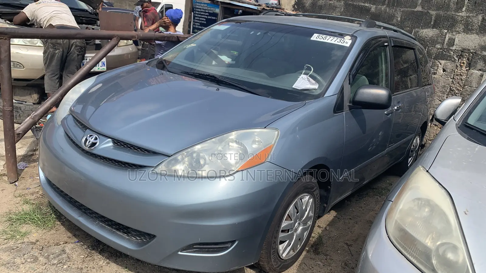 Toyota Sienna LE FWD 2006 Blue in Apapa - Cars, Manuel Uzorrh | Jiji.ng