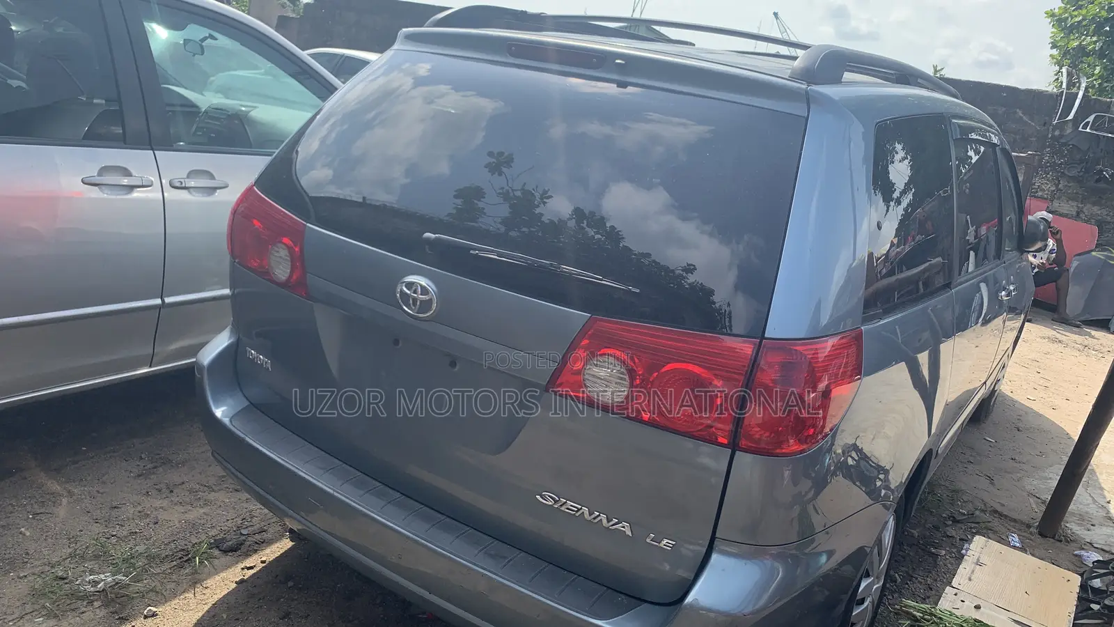 Toyota Sienna LE FWD 2006 Blue in Apapa - Cars, Manuel Uzorrh | Jiji.ng
