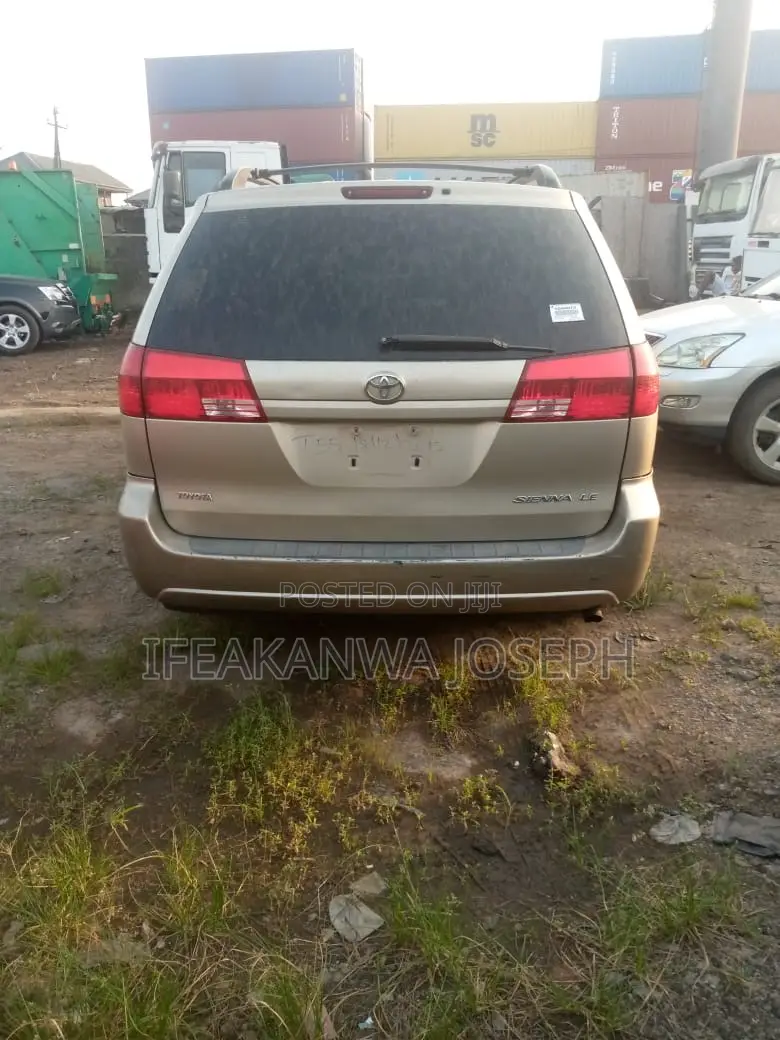 Toyota Sienna 2004 Gold in Isolo - Cars, Godson Ogba | Jiji.ng