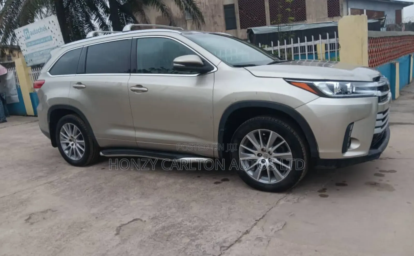 Toyota Highlander XLE 4dr SUV AWD (3.5L 6cyl 6A) 2015 Gold in Amuwo ...