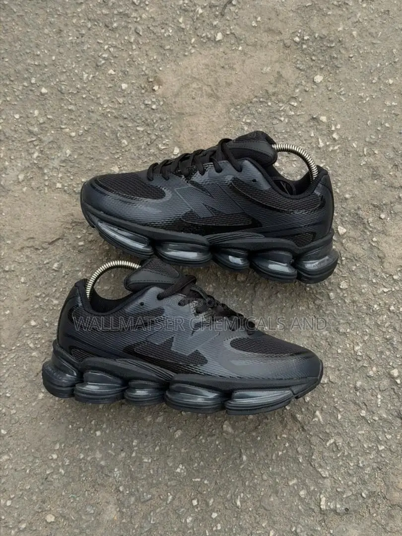 New Balance Sneakers in Lagos State - Shoes, Wallmaster Paints | Jiji.ng