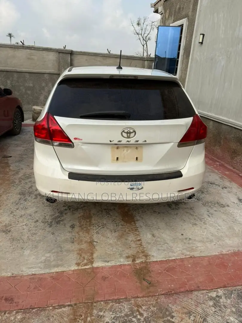 Toyota Venza V6 AWD 2010 White in Akure - Cars, Khitan Global | Jiji.ng