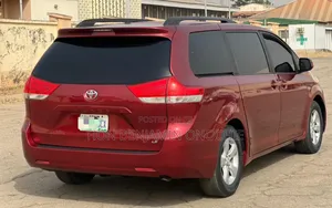 Toyota Sienna 2013 Red in Gwagwalada - Cars, Hon Benjamin Onochie | Jiji.ng