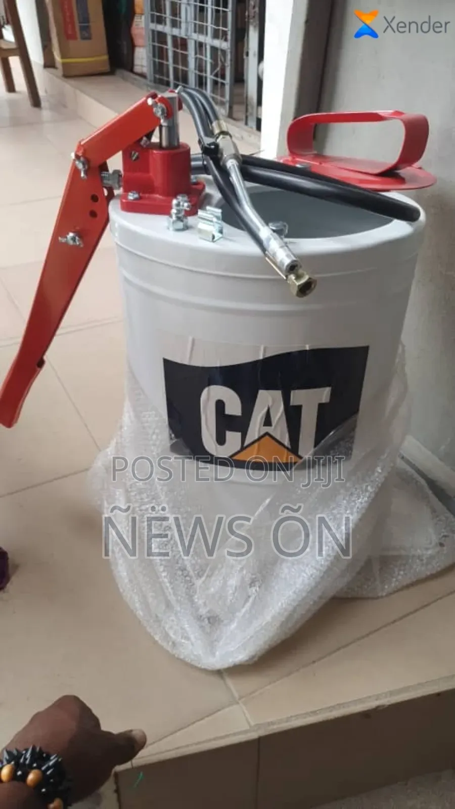 Cat Grease Bucket in Port-Harcourt - Hand Tools, Ñëws Õn Vêñtūrê | Jiji.ng