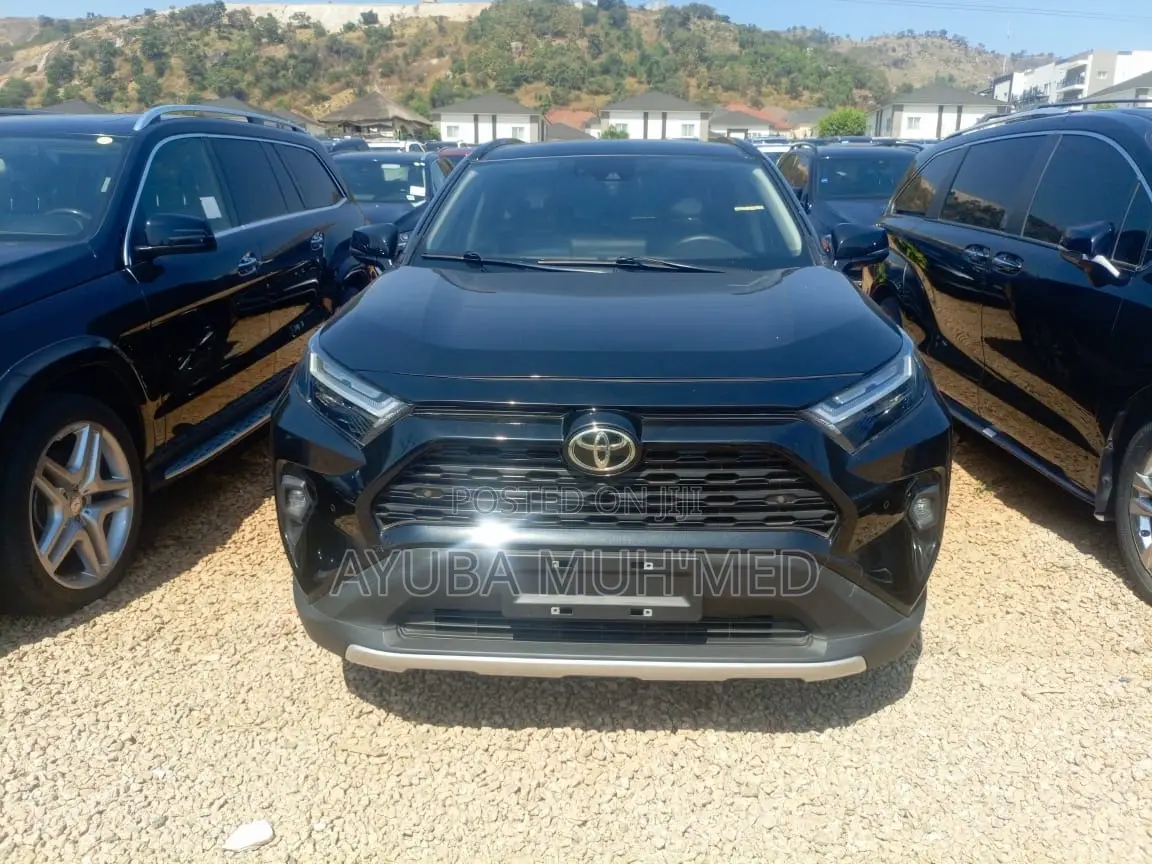 Toyota RAV4 XLE Premium 2025 Black in Jahi - Cars, Ayuba Muh'med | Jiji.ng