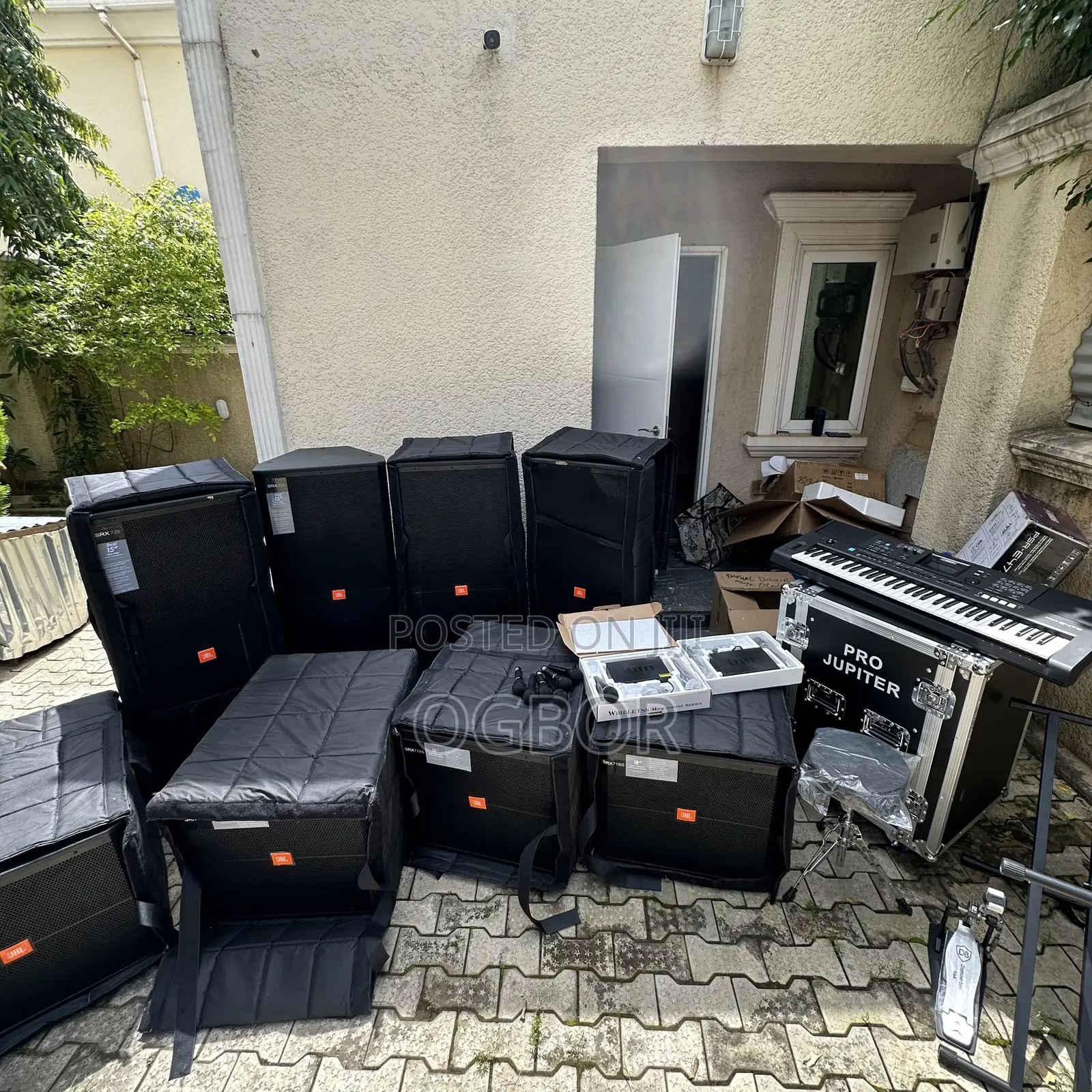 Full Sound System ( Speakers , Drum, Mixer, 2amps,Eq, Crossover ,Mics ...