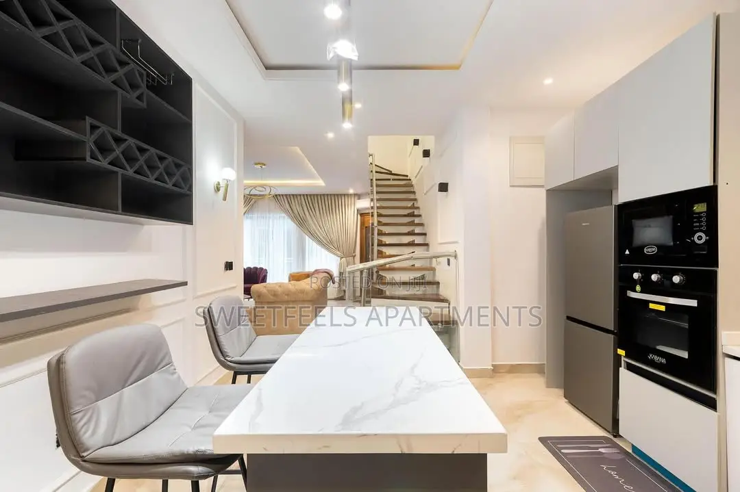 Posh 2 Bedroom Maisonette With Ps5, Snooker, Table Tennis, Air Hockey ...