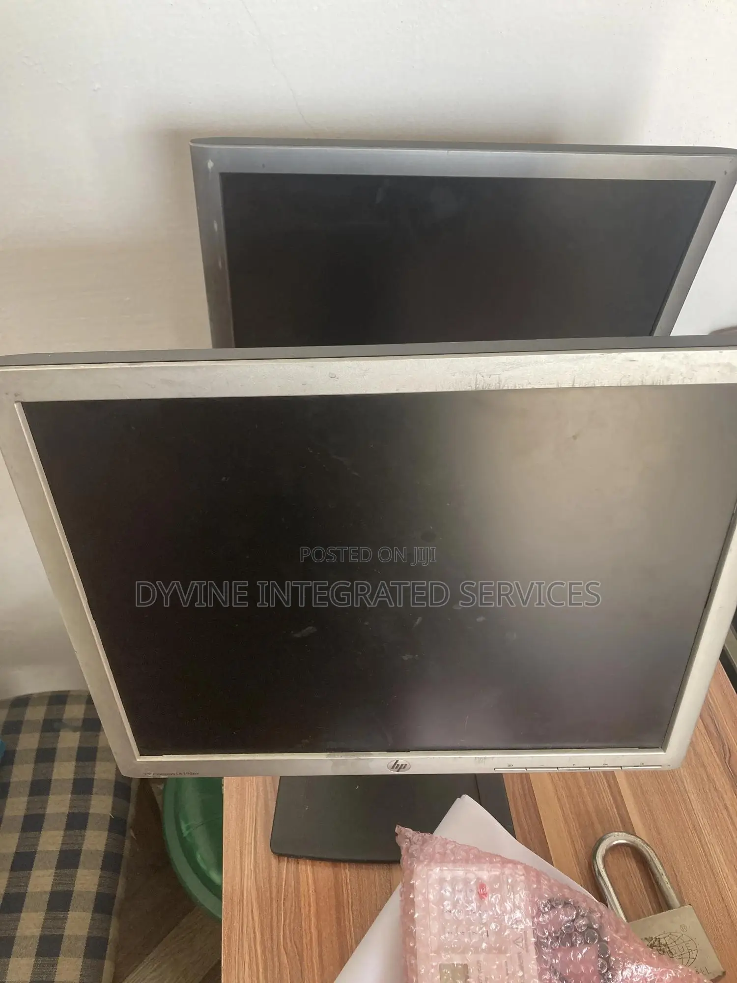 Hp 19" Professional Monitor - Fully Adjustable Built to Last in Port ...