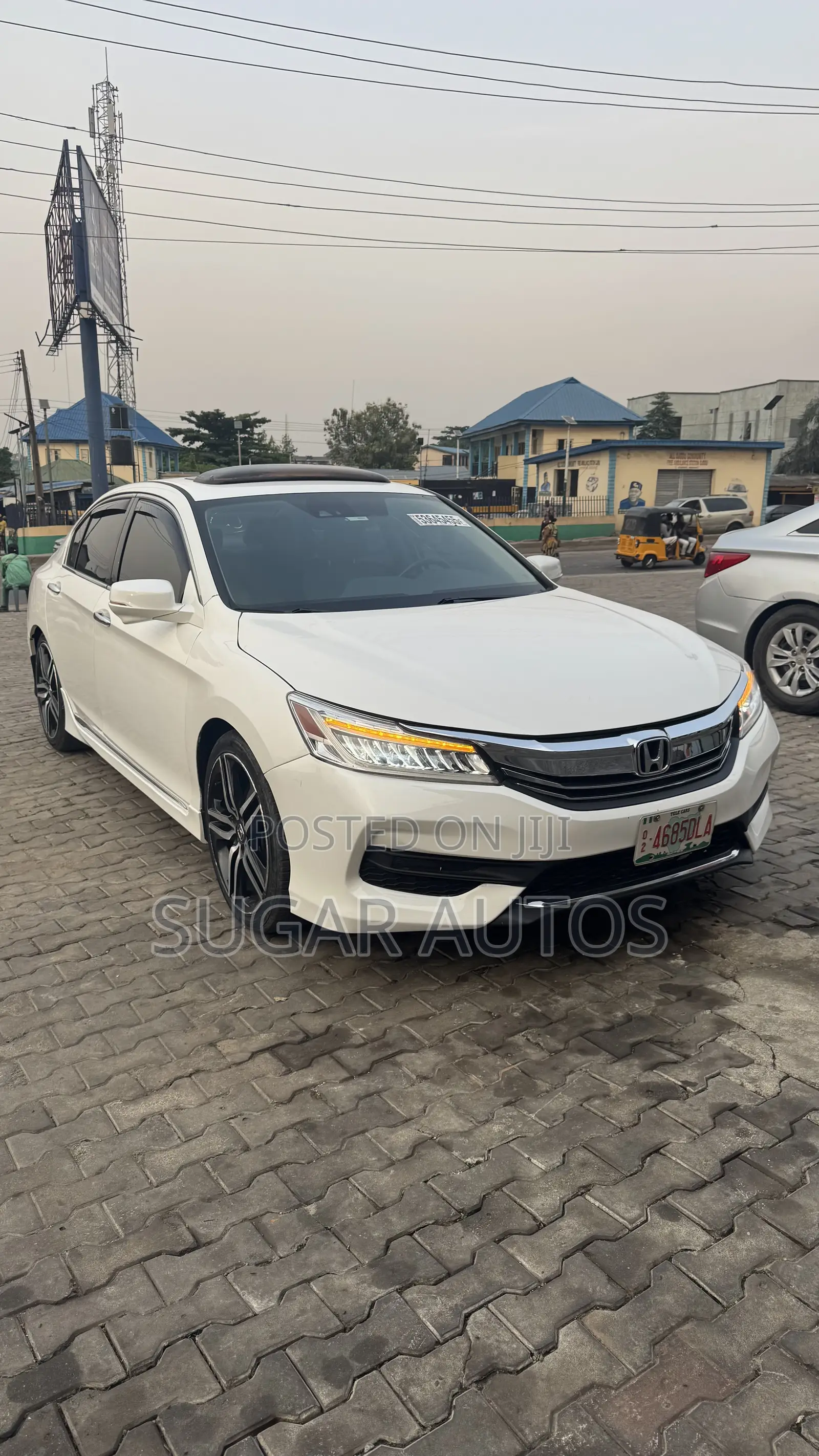 Honda Accord Touring V6 4dr Sedan FWD (3.5L 6cyl 6A) 2017 White in ...