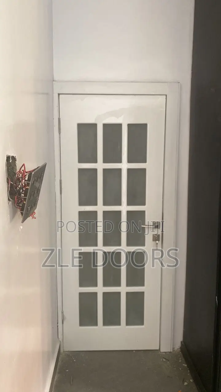 HDF Glass Door in Mushin - Doors & Security, Olanrewaju Odunubi | Jiji.ng