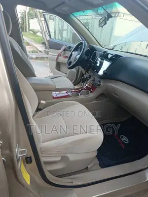 Toyota Highlander V6 2009 Gold in Ikeja - Cars, Tulan Energy | Jiji.ng