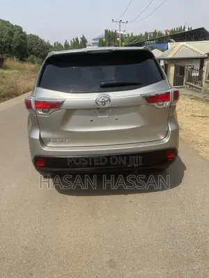 Toyota Highlander LE 4dr SUV (3.5L 6cyl 6A) 2015 Gold in Wuse 2 - Cars ...