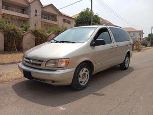 Toyota Sienna 2000 Beige in Gwarinpa - Cars, Car Marketplace | Jiji.ng