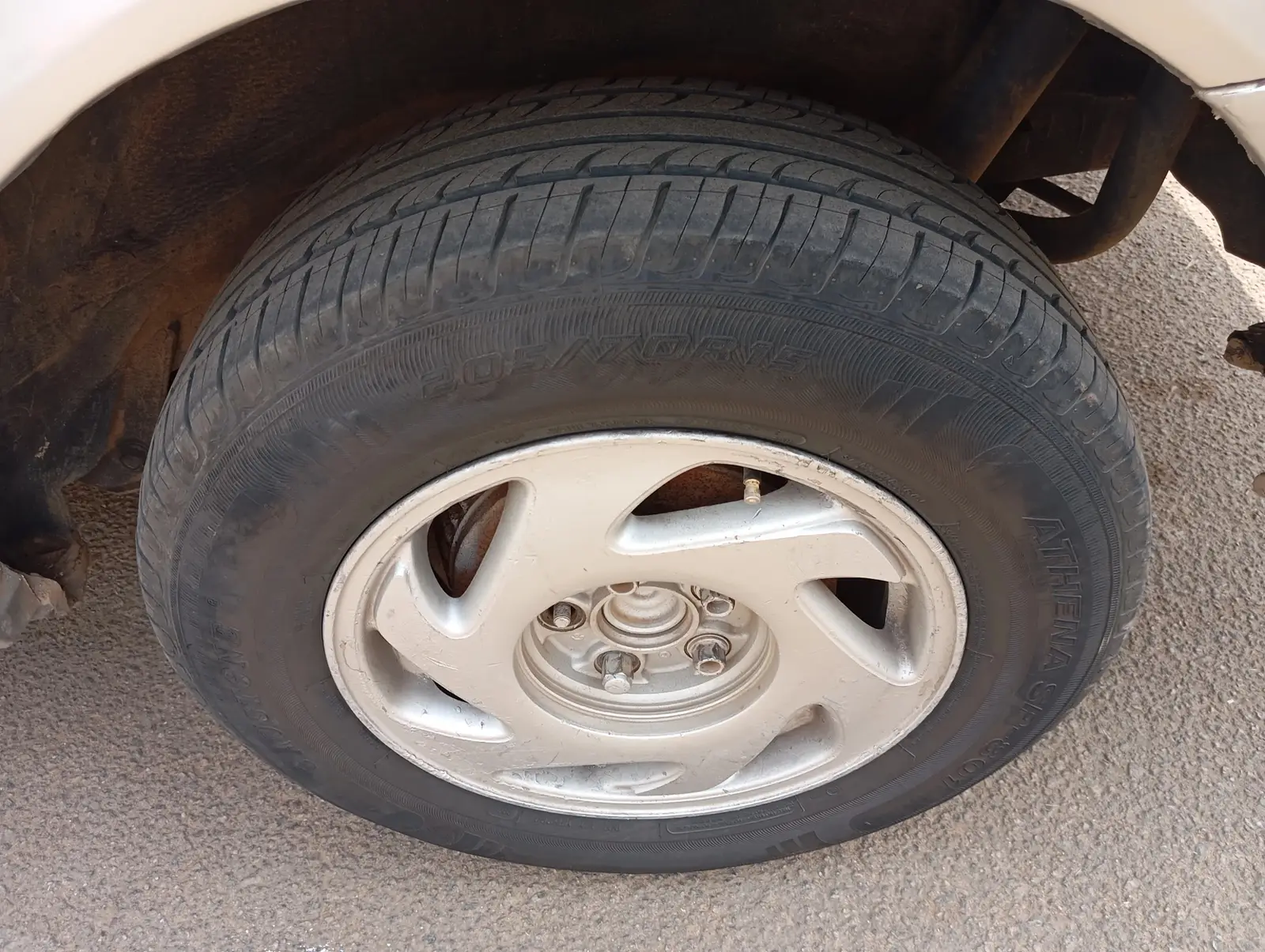 Toyota Sienna 2000 Beige in Gwarinpa - Cars, Car Marketplace | Jiji.ng