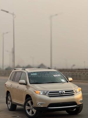 Toyota Highlander Limited 3.5l 4WD 2013 Gold in Lugbe District - Cars ...