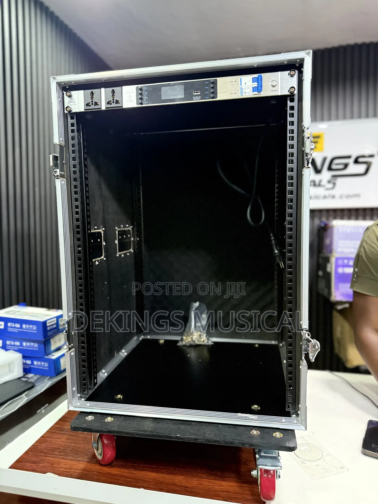 Heavy Duty 16 Units Amplifier Rack With Wheels Amp in Ojo - Audio ...