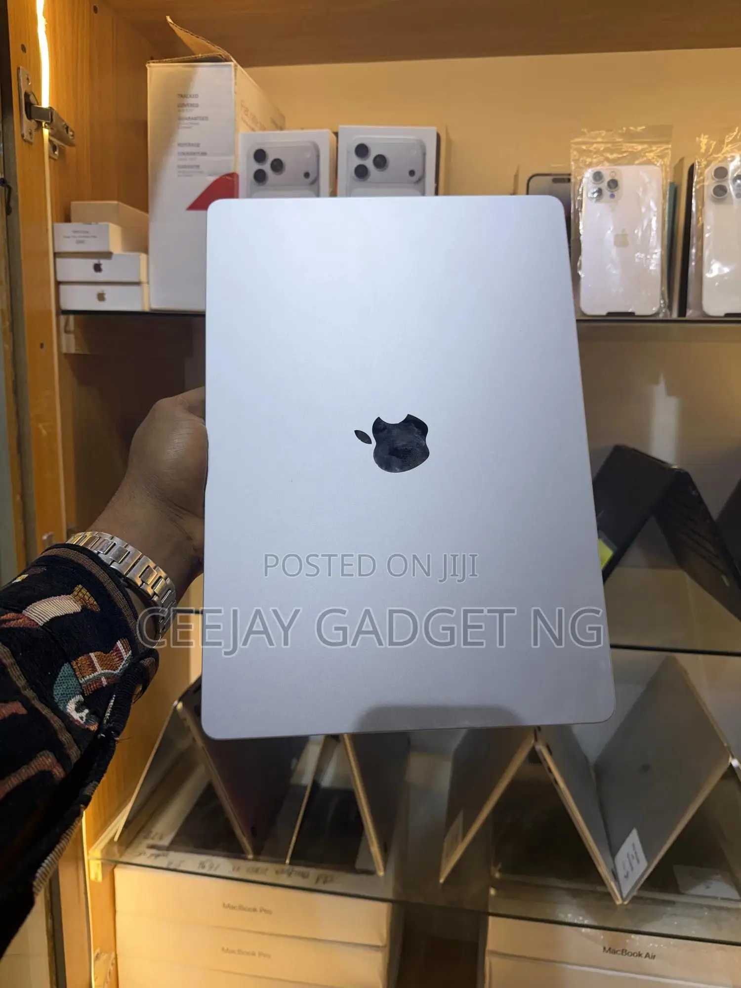 Laptop Apple MacBook Air 2024 M3 15-Inch 24GB Apple M3 SSD 1T in Ikeja ...