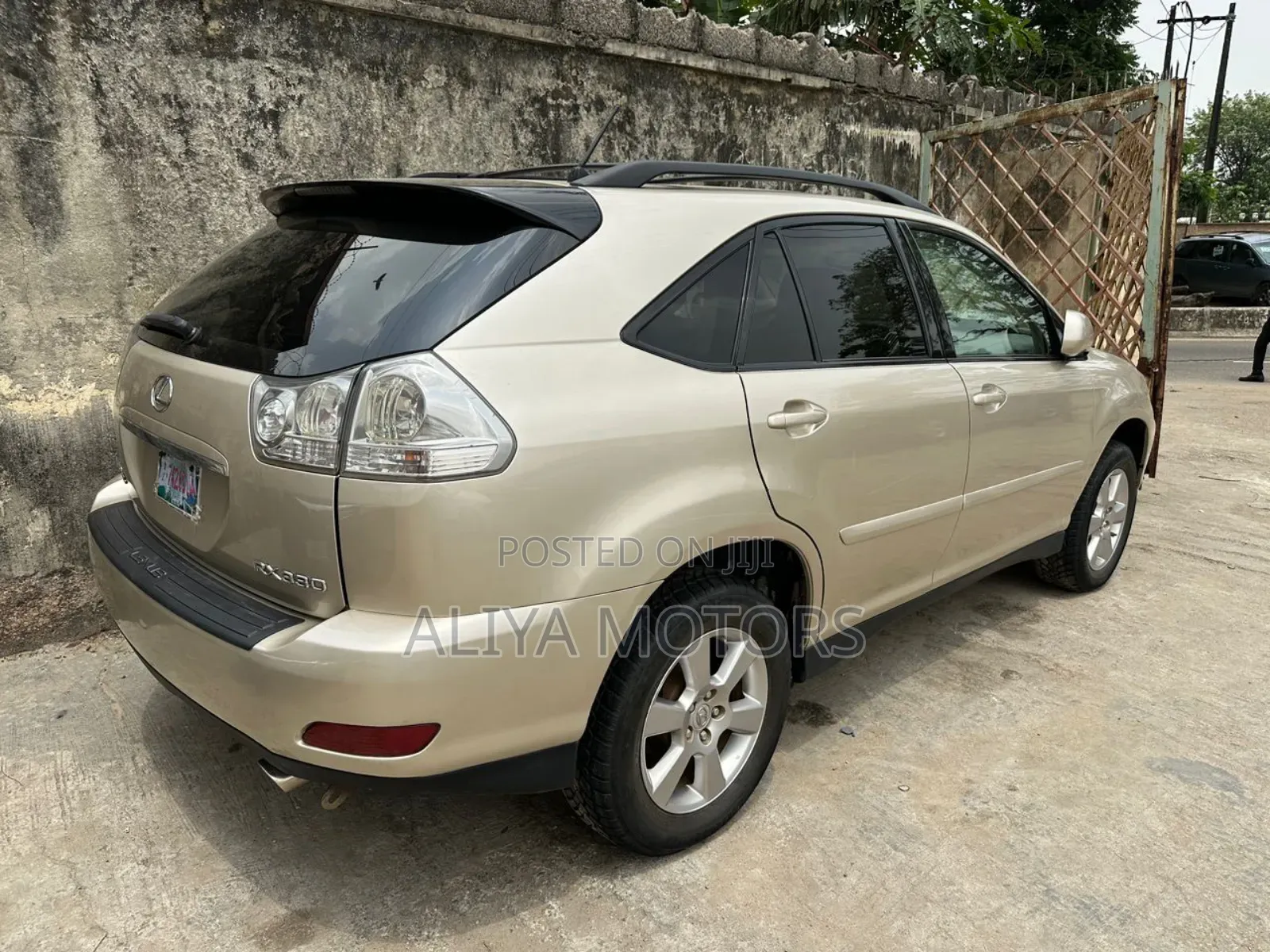 Lexus RX 330 2005 Gold in Surulere - Cars, Aliya Motors Ishola | Jiji.ng