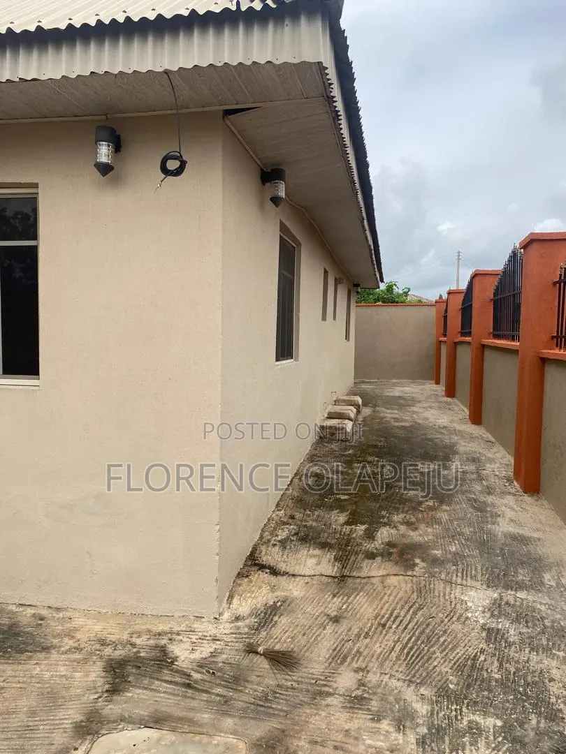 7bdrm Room & Parlour in Behind Odo Okun for sale for sale - Florence ...