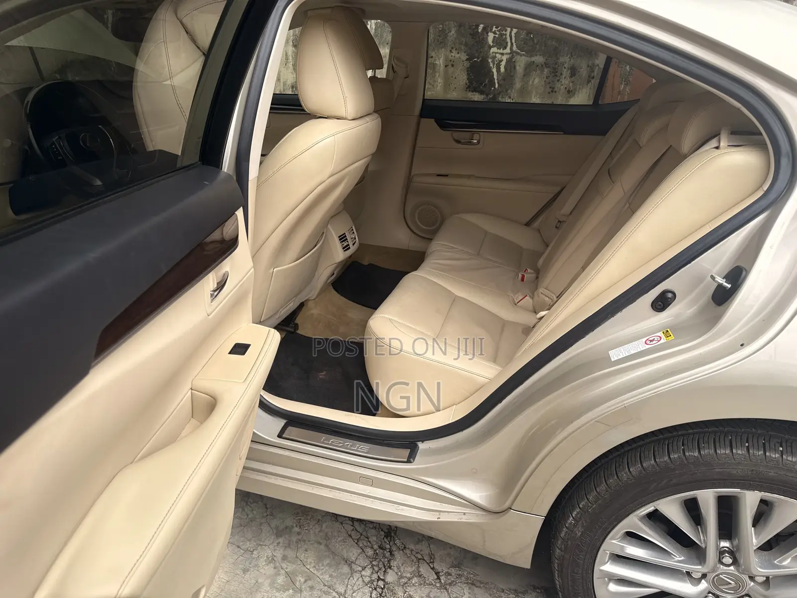 Lexus ES 2013 Gold for sale - NGN Price: ₦ 19,950,000 on Jiji.ng [Ikeja]
