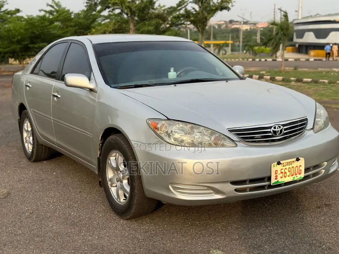 Toyota Camry LE 4dr Sedan (2.4L 4cyl 4A) 2004 Silver for sale - Price ...